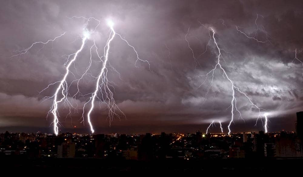 Consejos para protegerte de una tormenta eléctrica